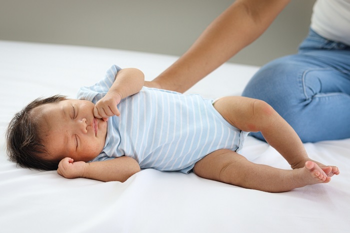 Bu, Ini Posisi Tidur Bayi 0-3 Bulan yang Baik dan Benar